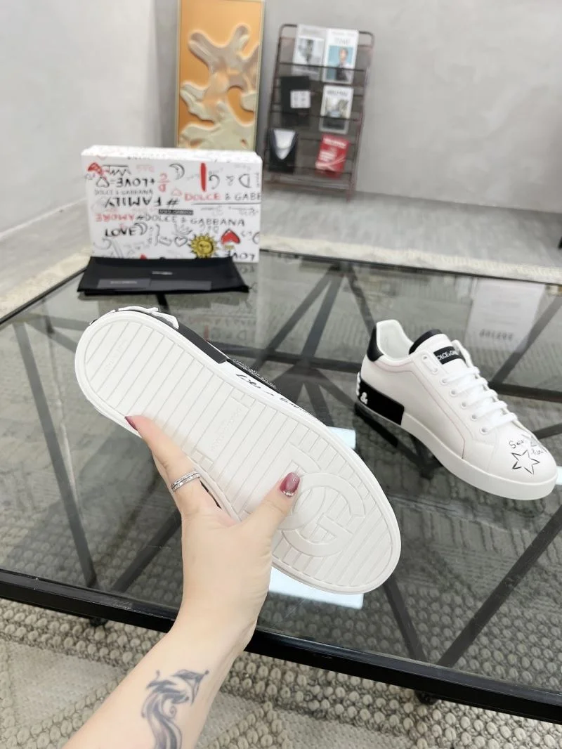 Accurate model Dolce Gabbana Low Shoes