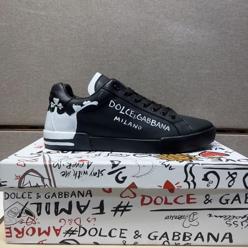 Accurate model Dolce Gabbana Low Shoes