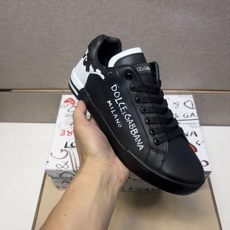 Accurate model Dolce Gabbana Low Shoes