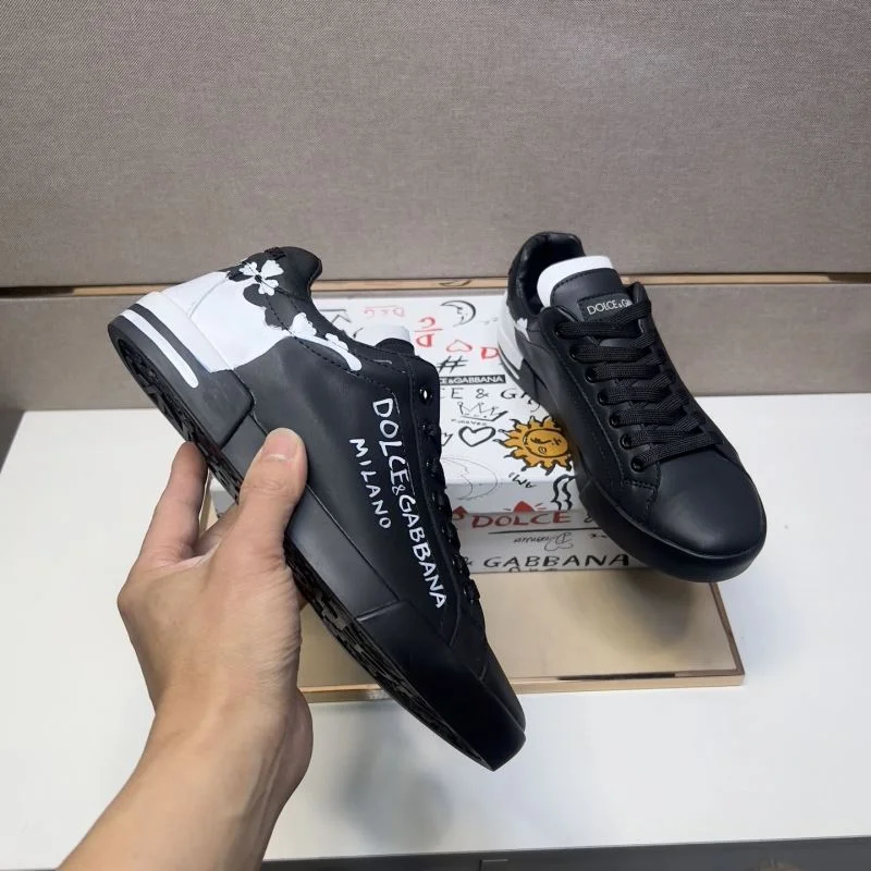 Accurate model Dolce Gabbana Low Shoes
