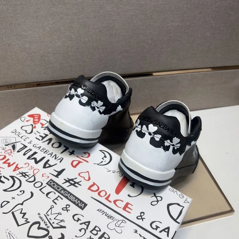 Accurate model Dolce Gabbana Low Shoes