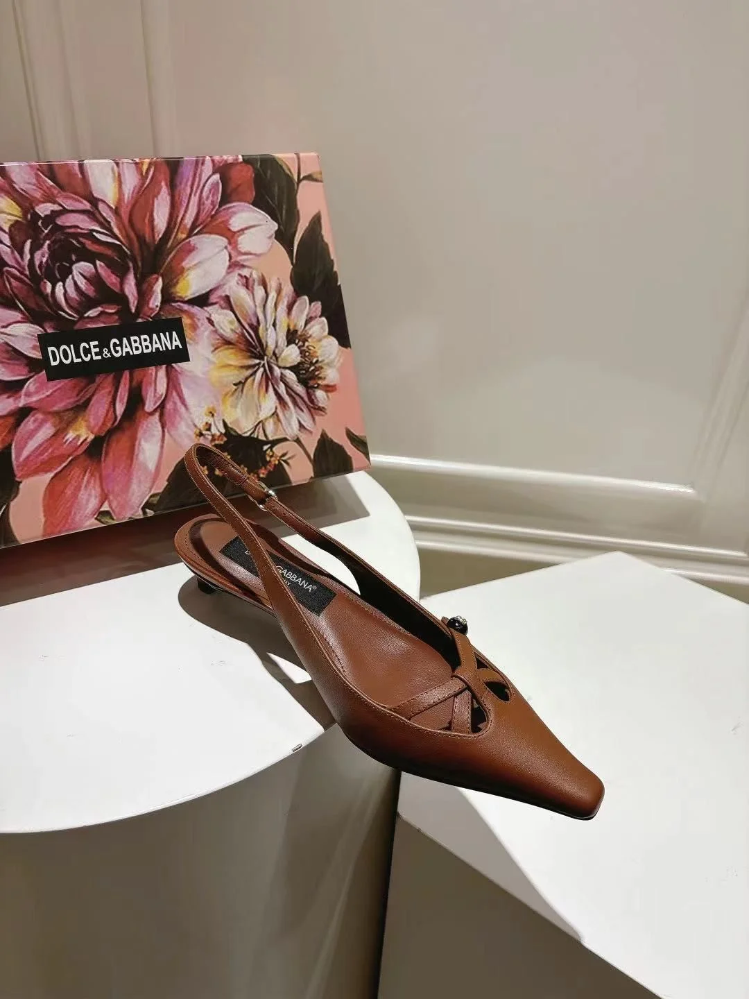 Accurate model Dolce Gabbana Sandals