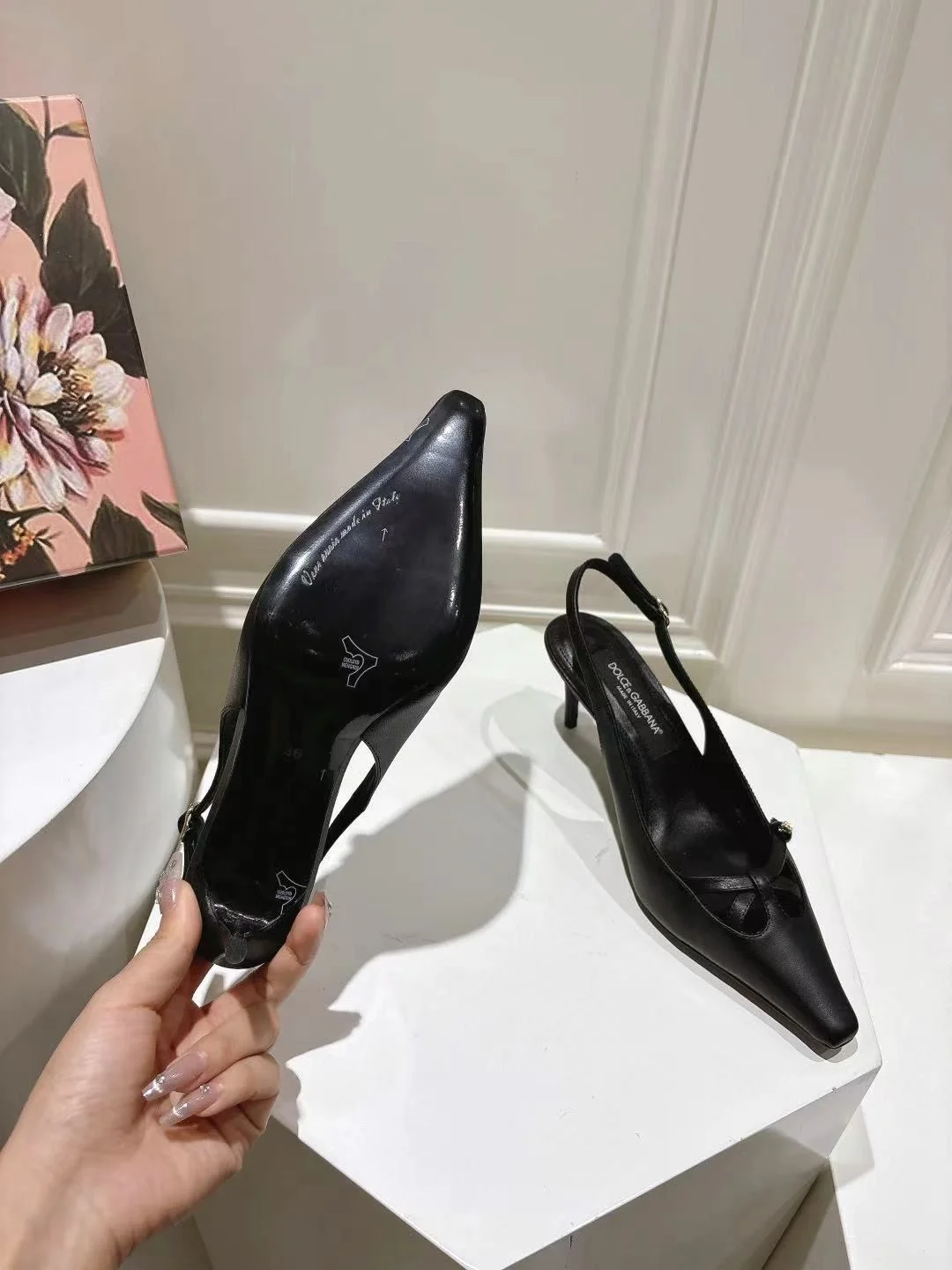Bargain Dolce Gabbana Sandals