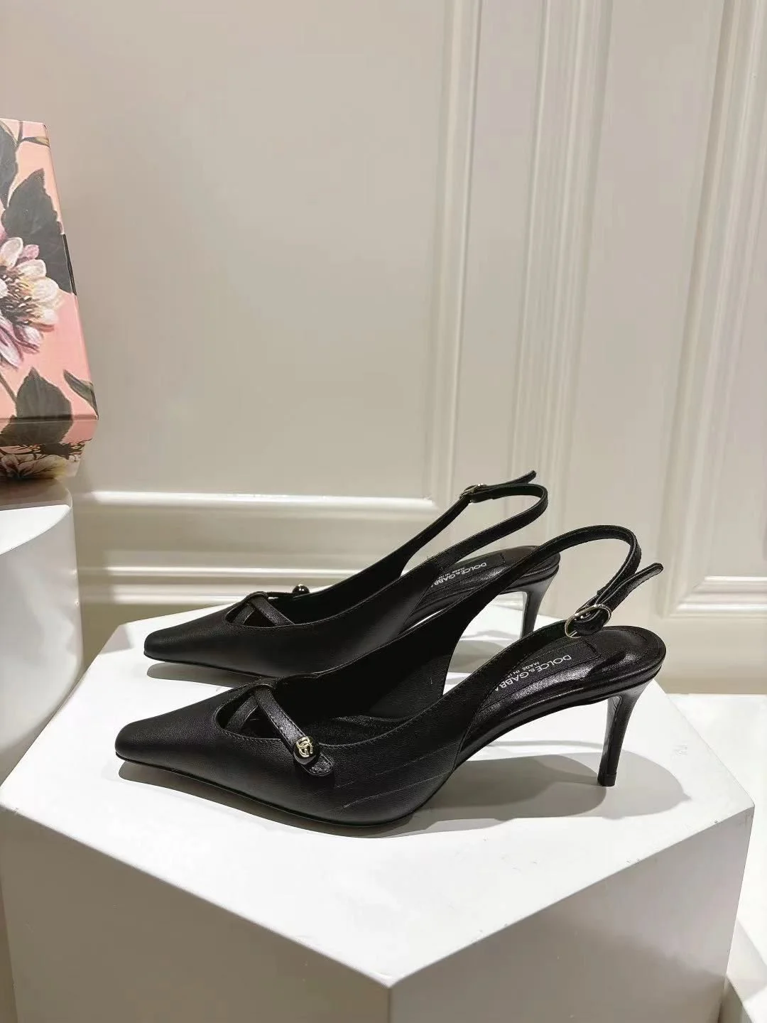 Bargain Dolce Gabbana Sandals