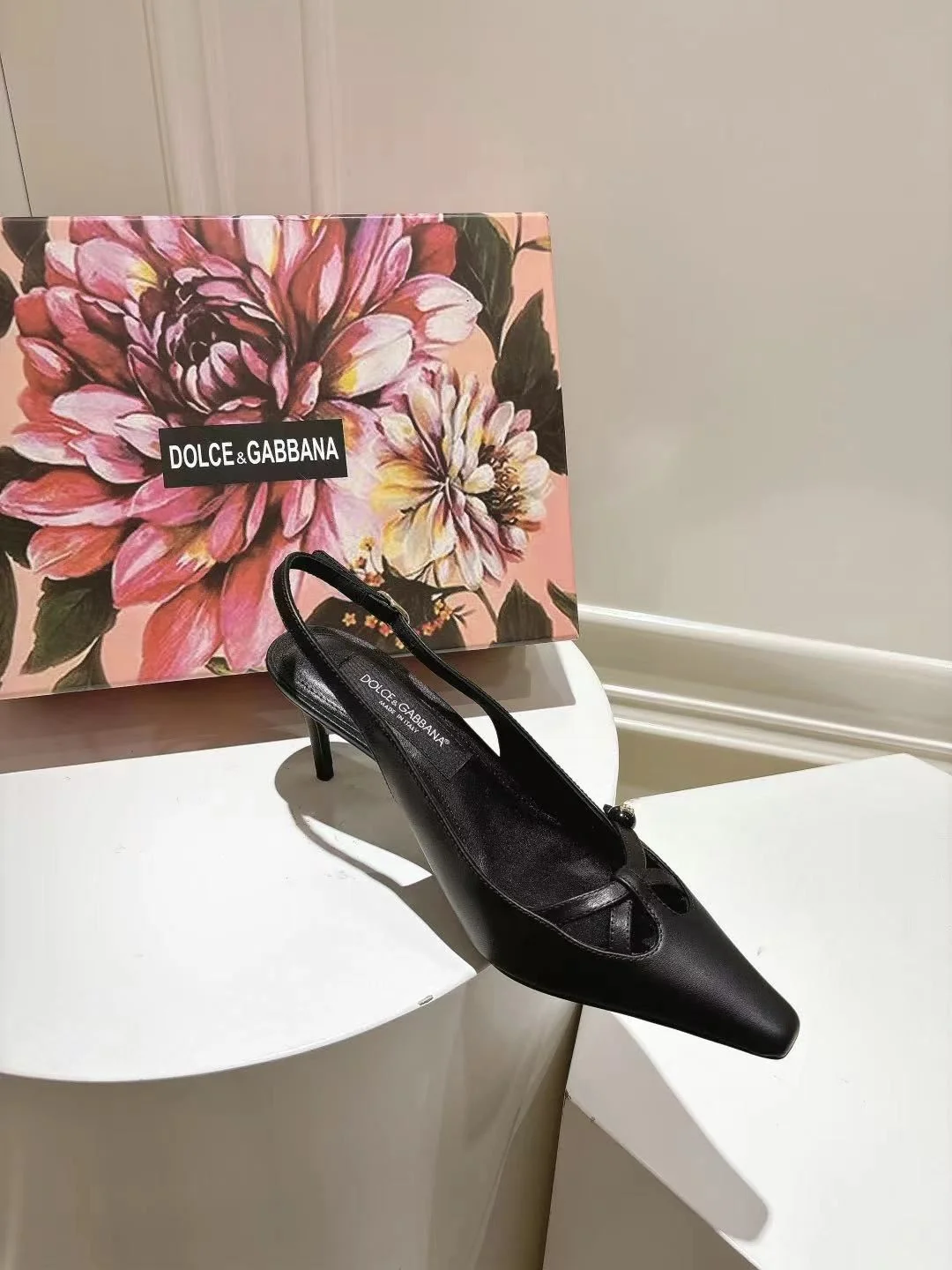 Bargain Dolce Gabbana Sandals