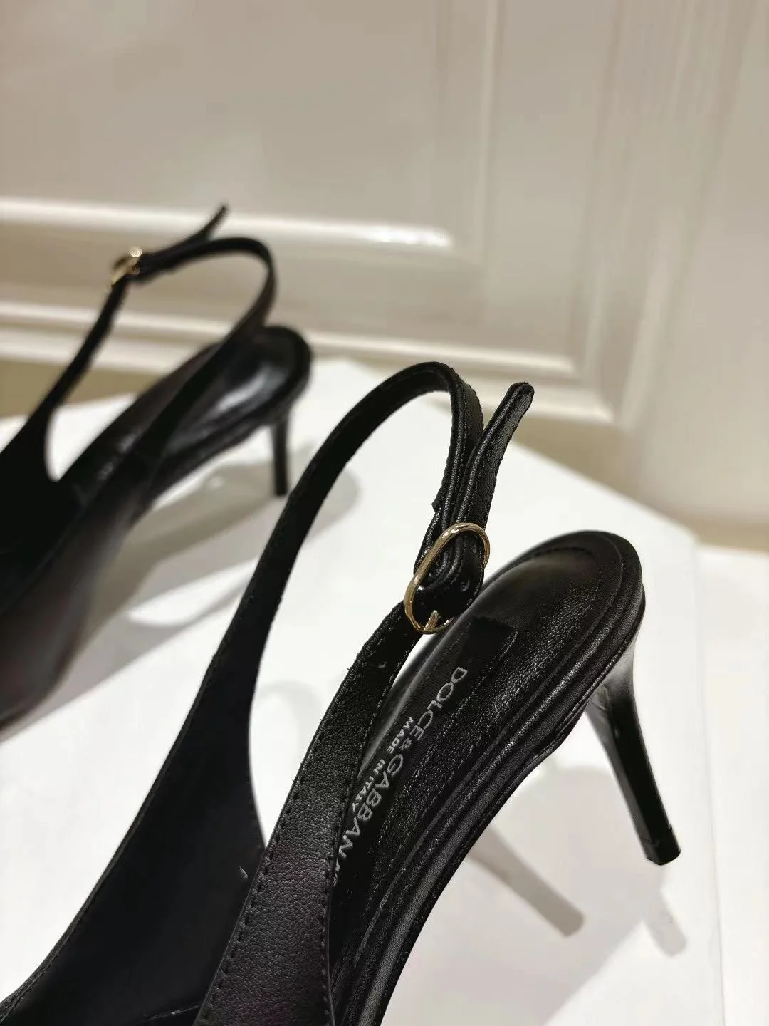 Bargain Dolce Gabbana Sandals