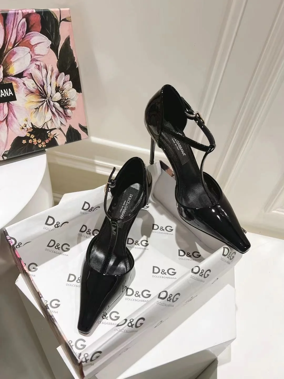 Low-cost Dolce Gabbana Sandals