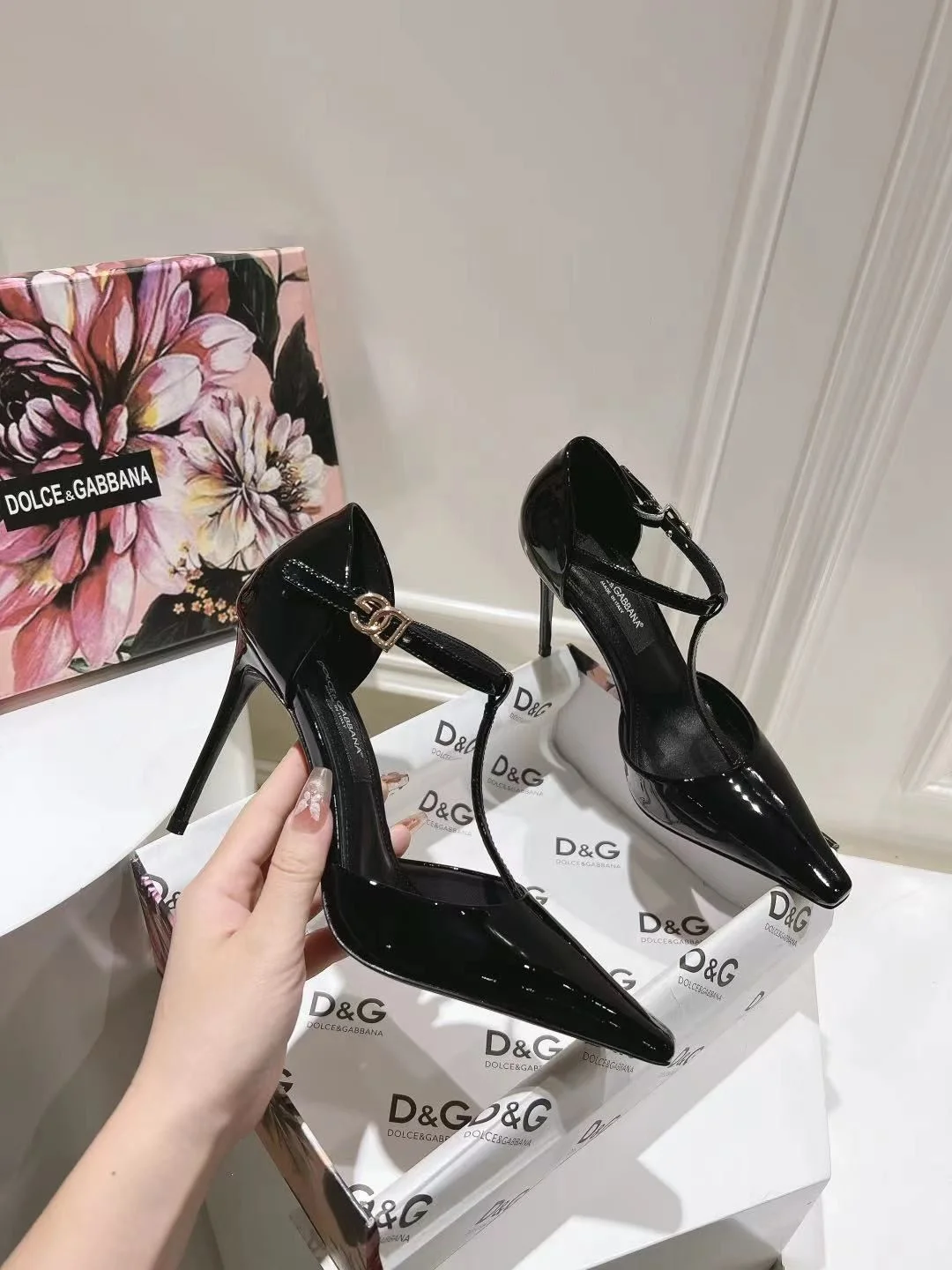 Low-cost Dolce Gabbana Sandals