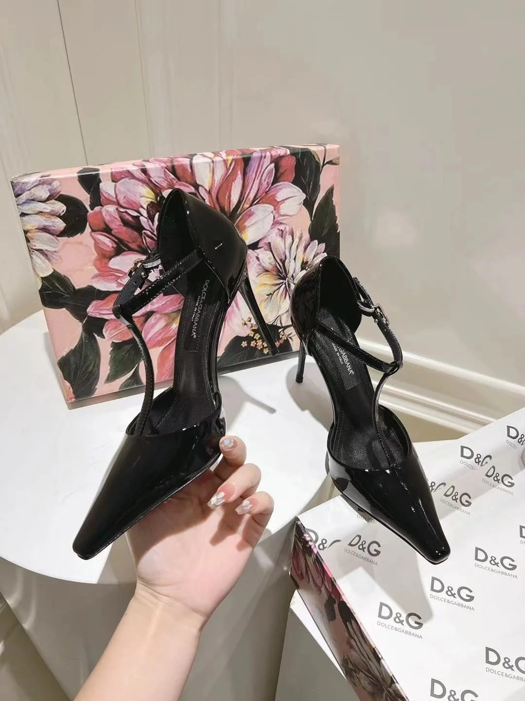 Low-cost Dolce Gabbana Sandals