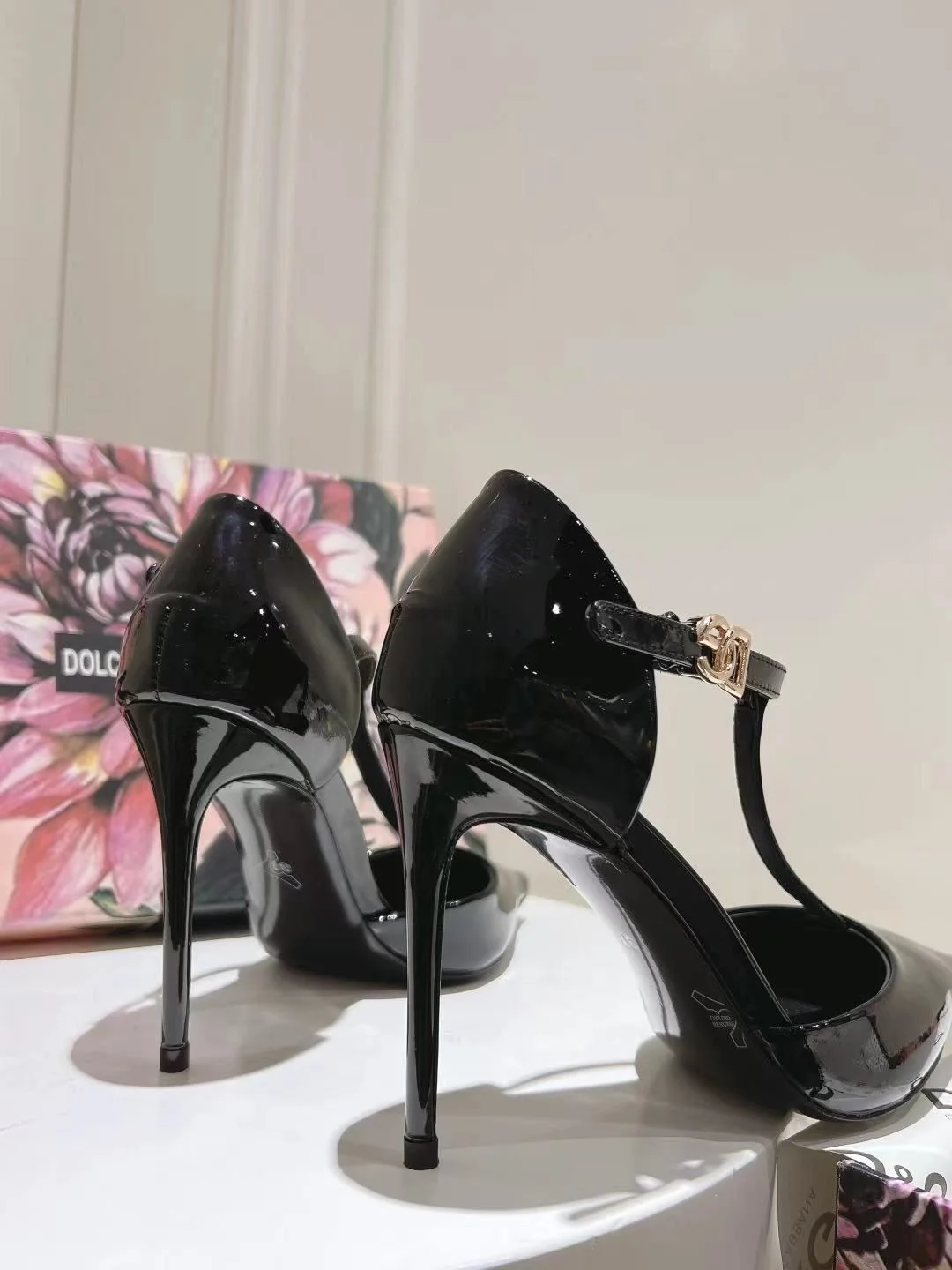 Low-cost Dolce Gabbana Sandals