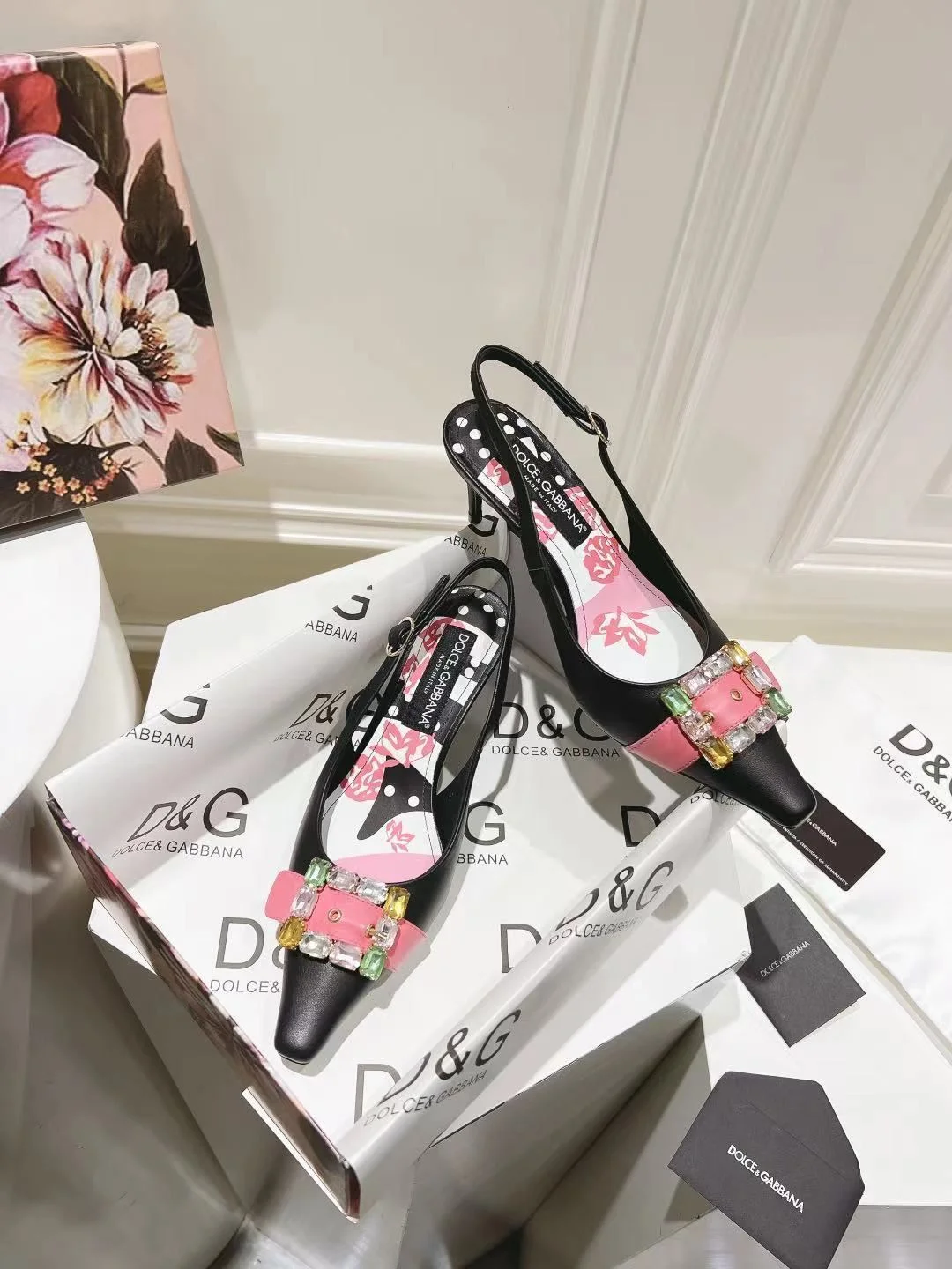 Cut-rate Dolce Gabbana Sandals