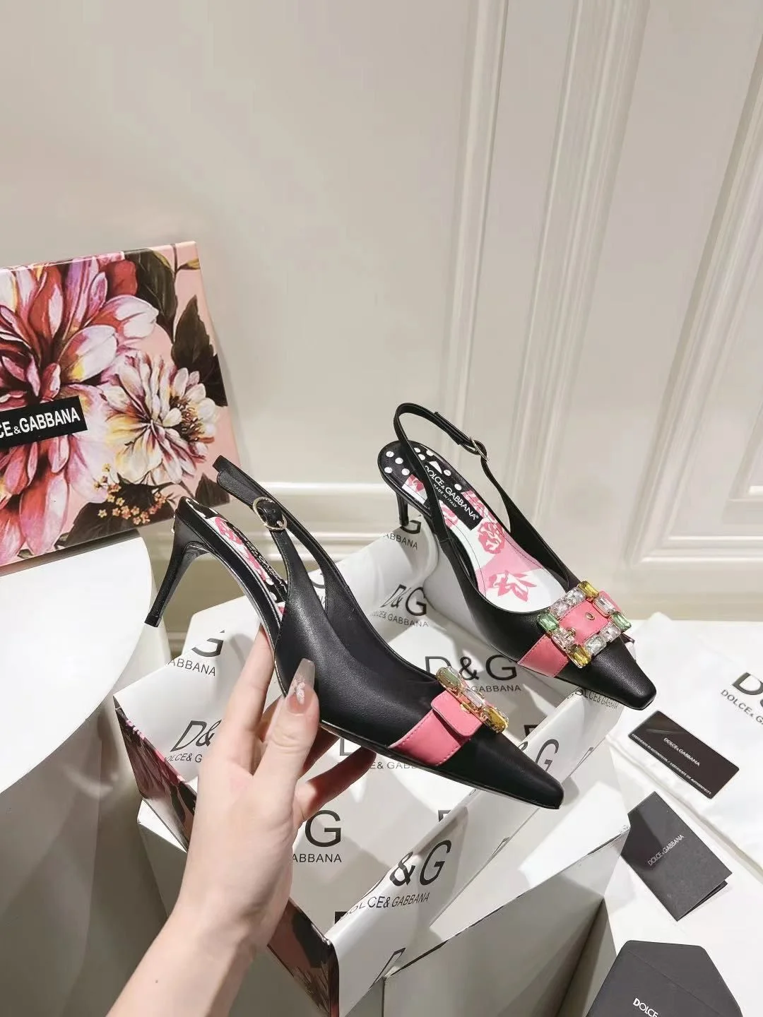 Cut-rate Dolce Gabbana Sandals