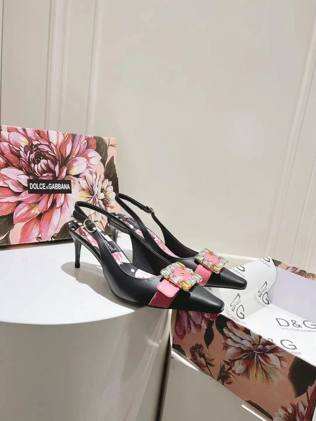 Cut-rate Dolce Gabbana Sandals