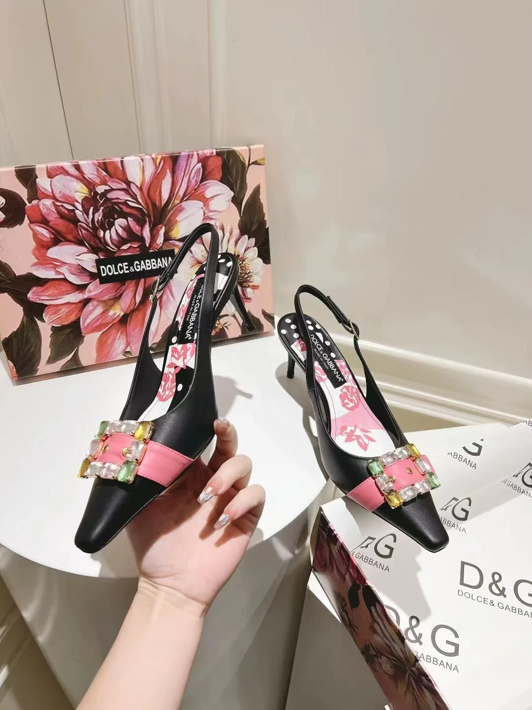 Cut-rate Dolce Gabbana Sandals