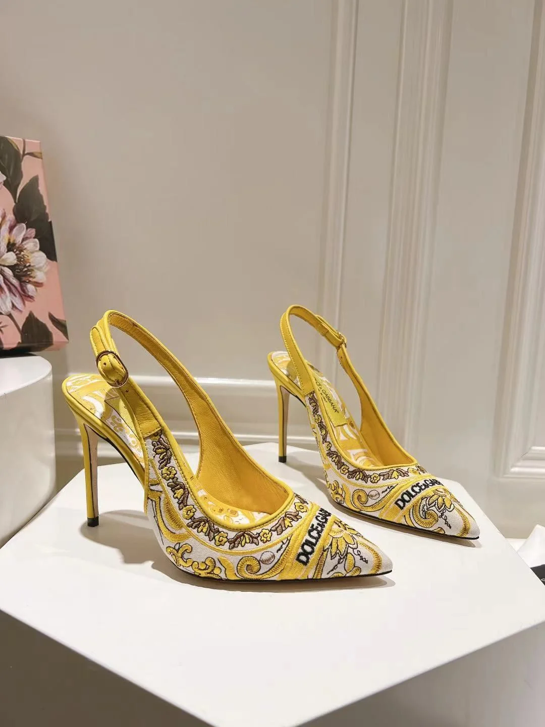 Cut-rate Dolce Gabbana Sandals