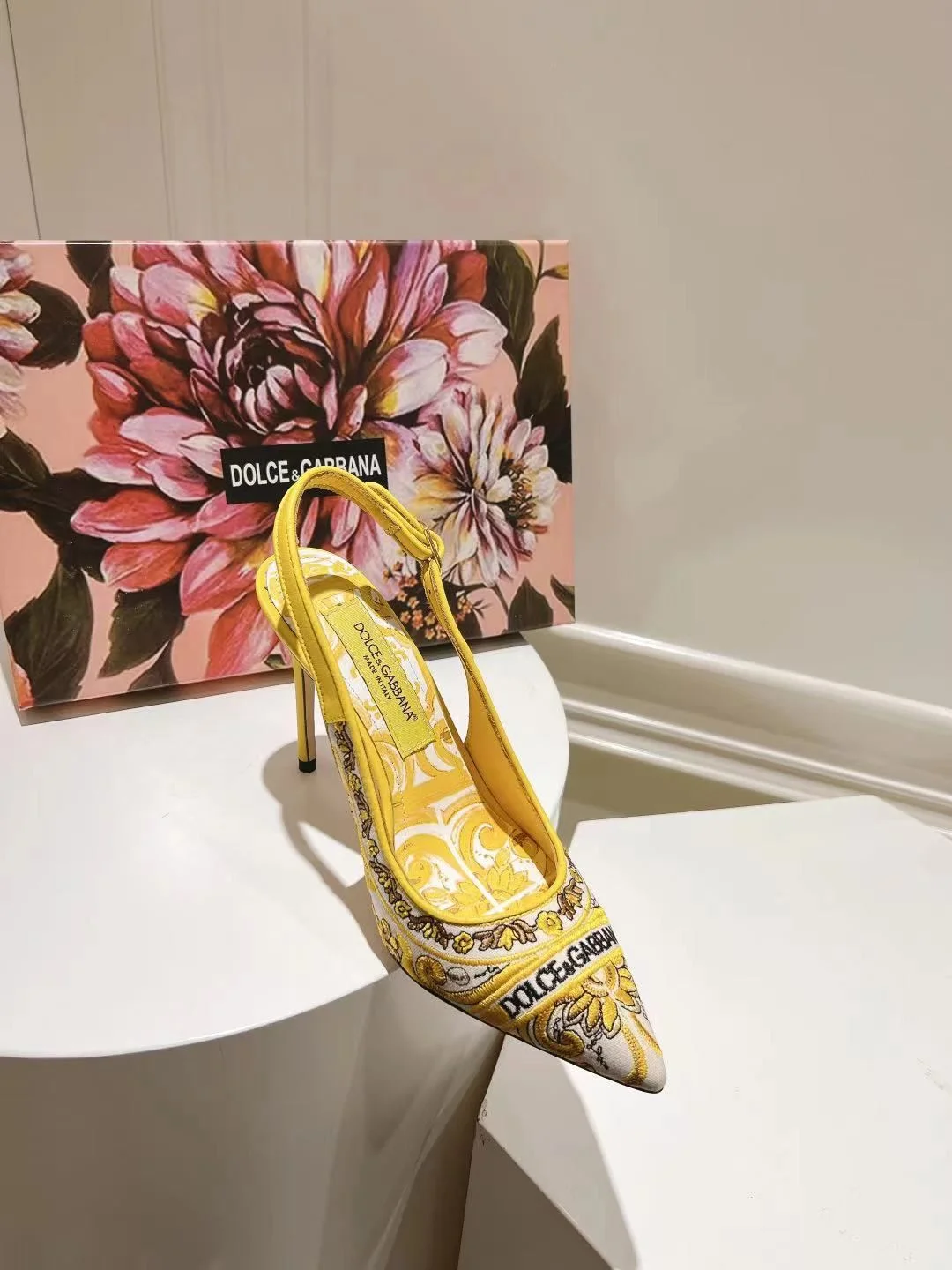 Cut-rate Dolce Gabbana Sandals