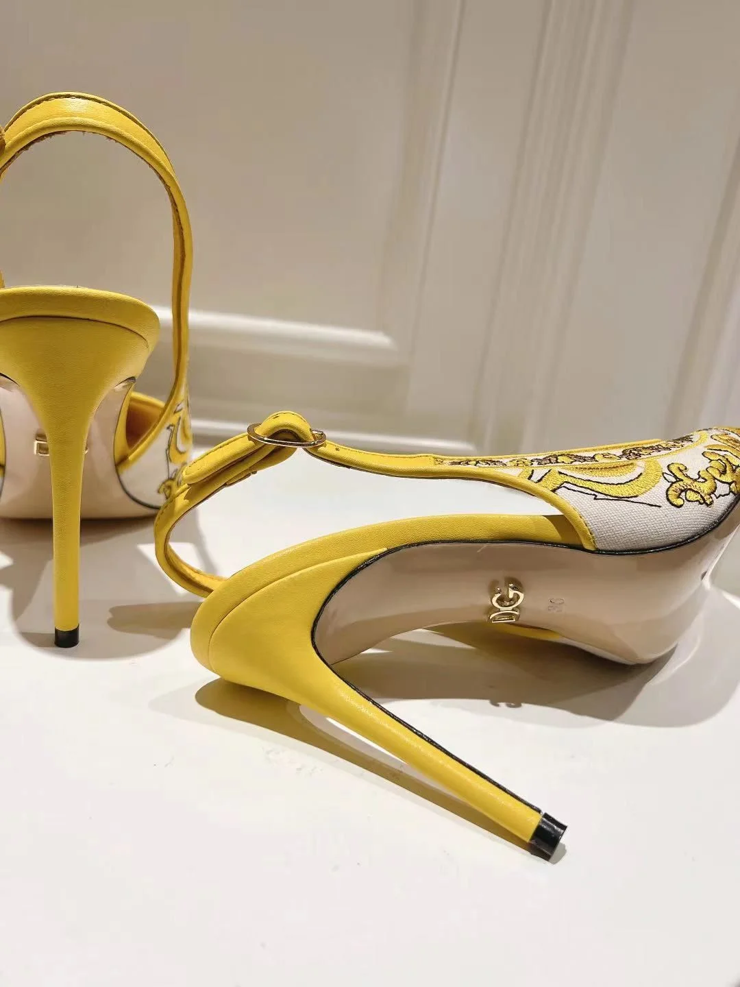 Cut-rate Dolce Gabbana Sandals