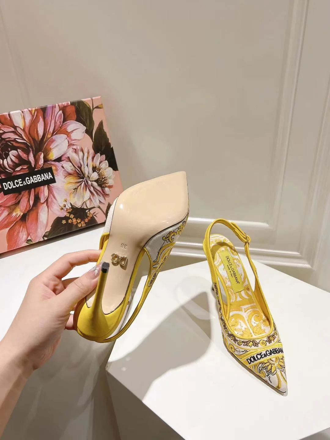 Cut-rate Dolce Gabbana Sandals