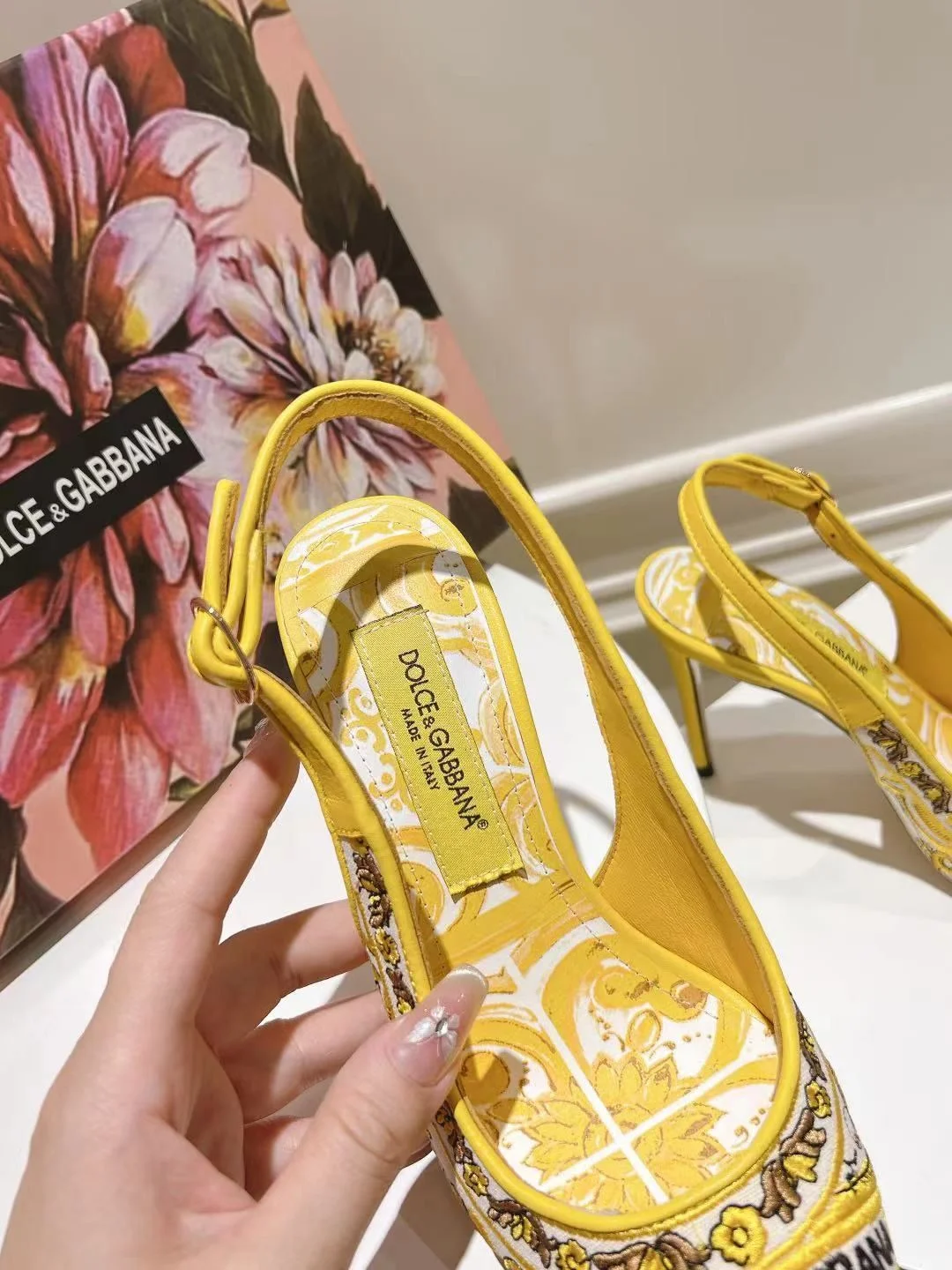 Cut-rate Dolce Gabbana Sandals