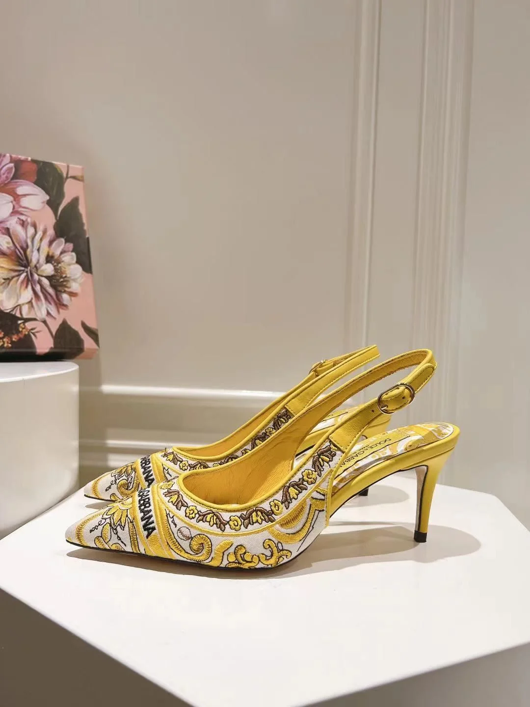 Accurate model Dolce Gabbana Sandals