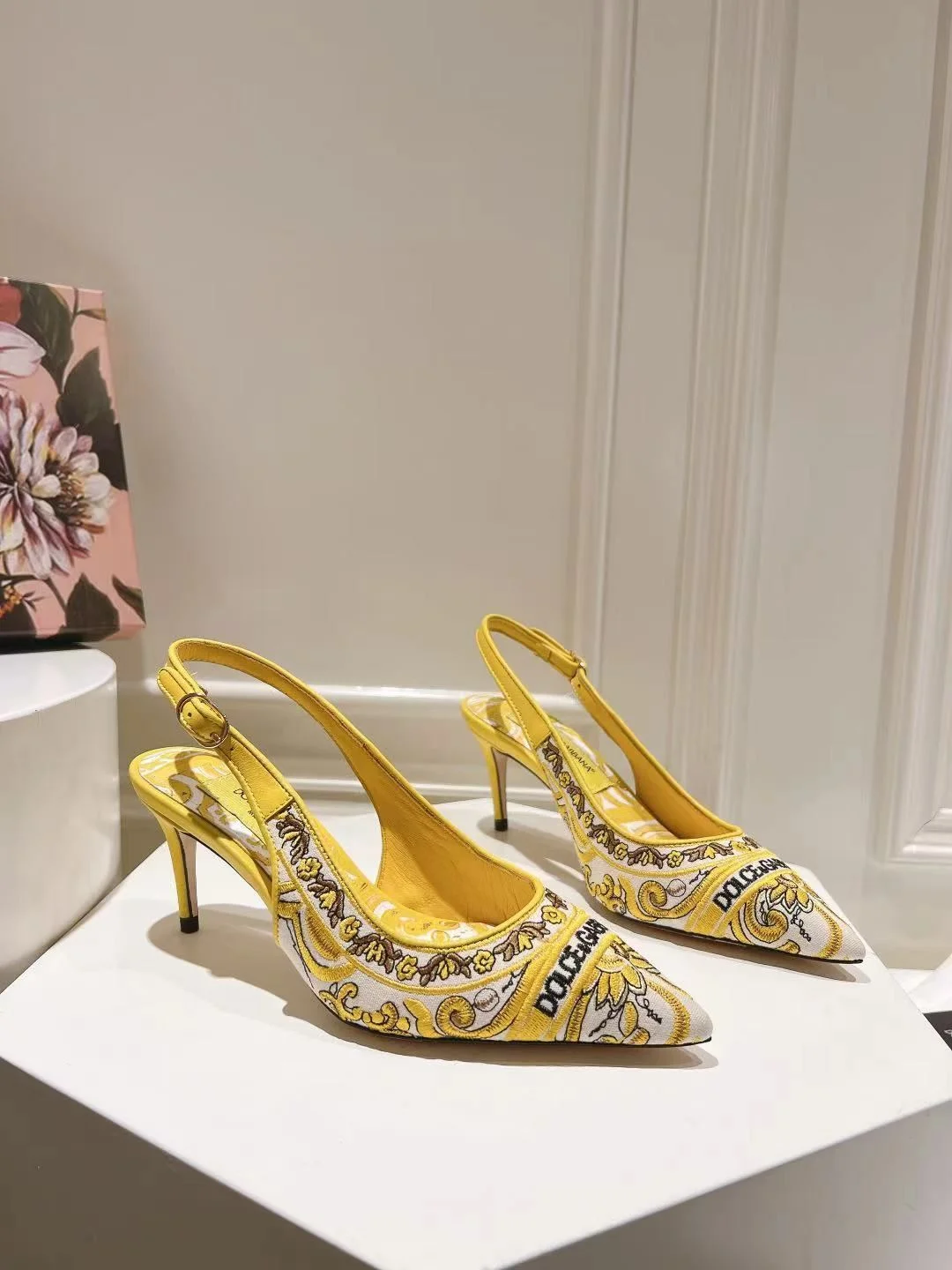 Accurate model Dolce Gabbana Sandals