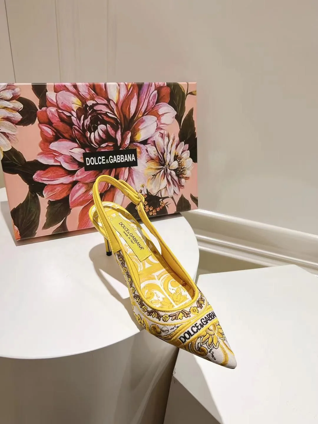 Accurate model Dolce Gabbana Sandals