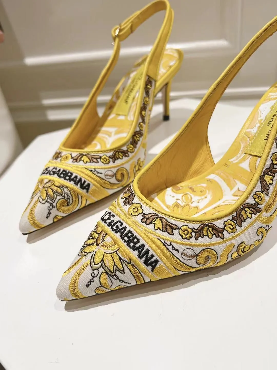 Accurate model Dolce Gabbana Sandals