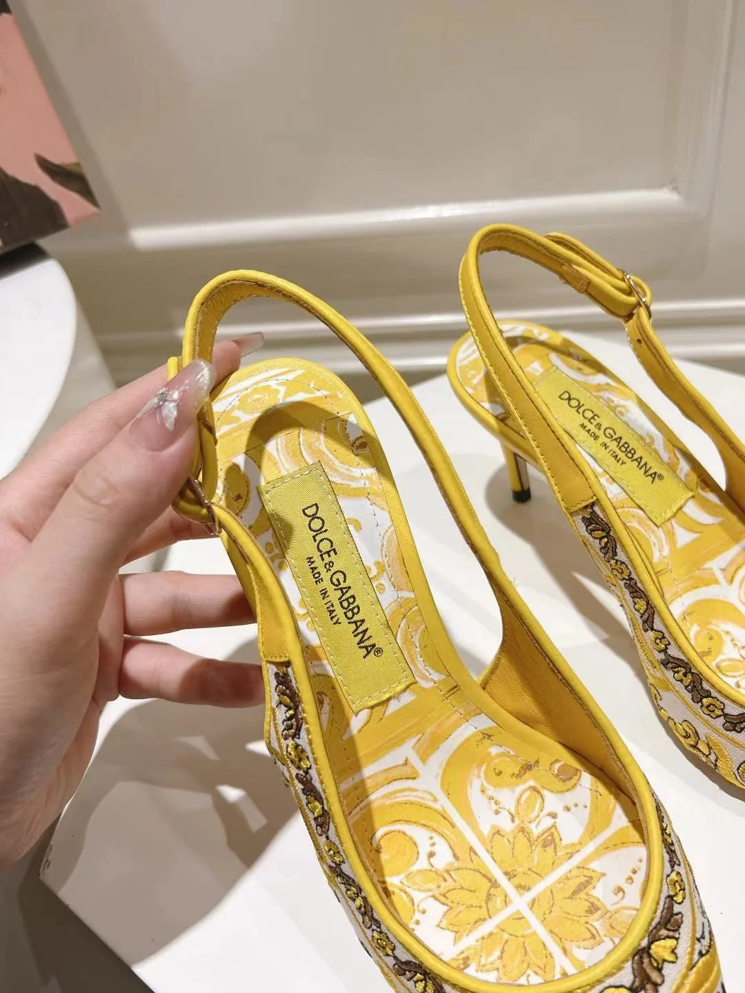 Accurate model Dolce Gabbana Sandals