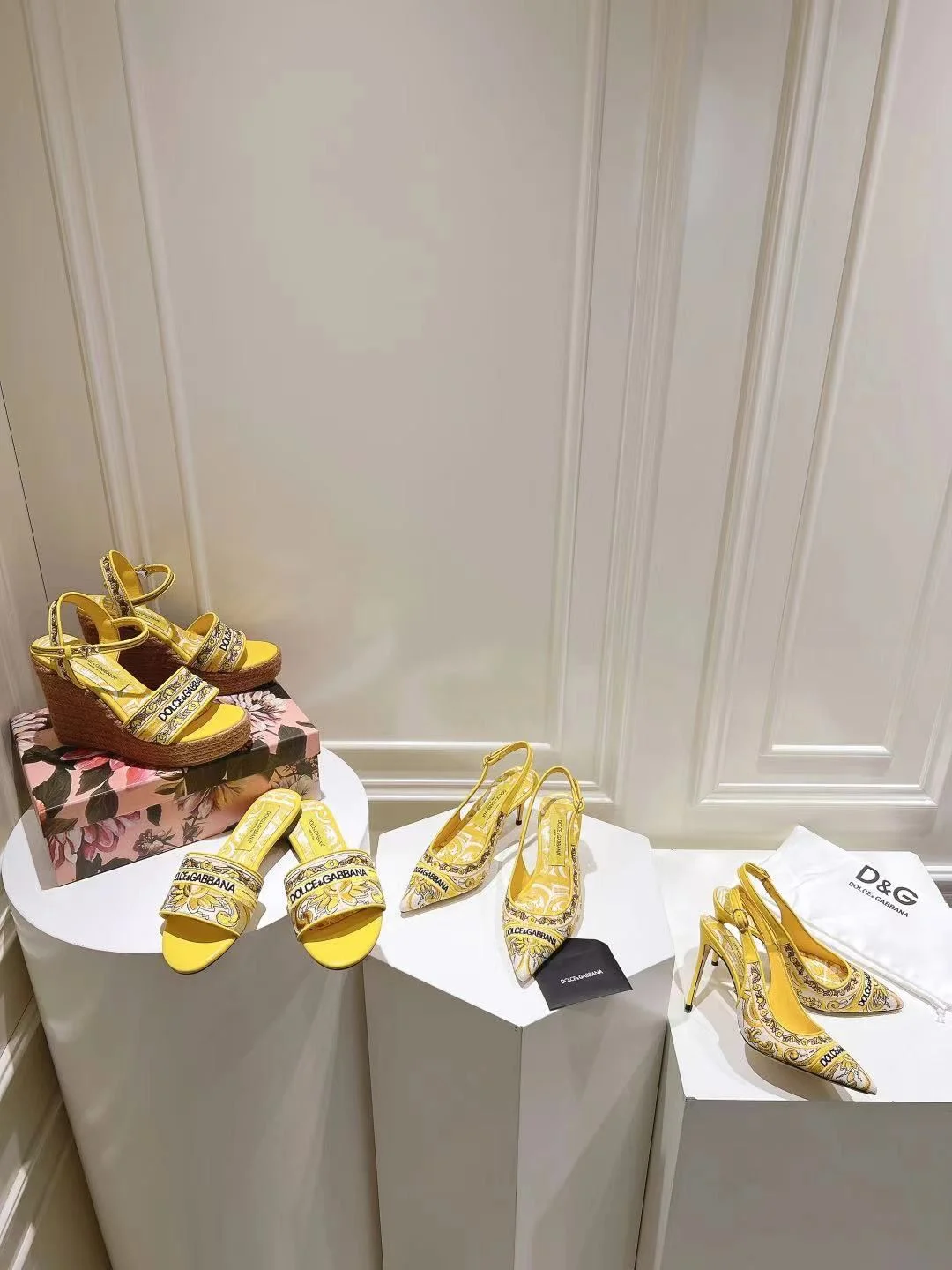 Accurate model Dolce Gabbana Sandals