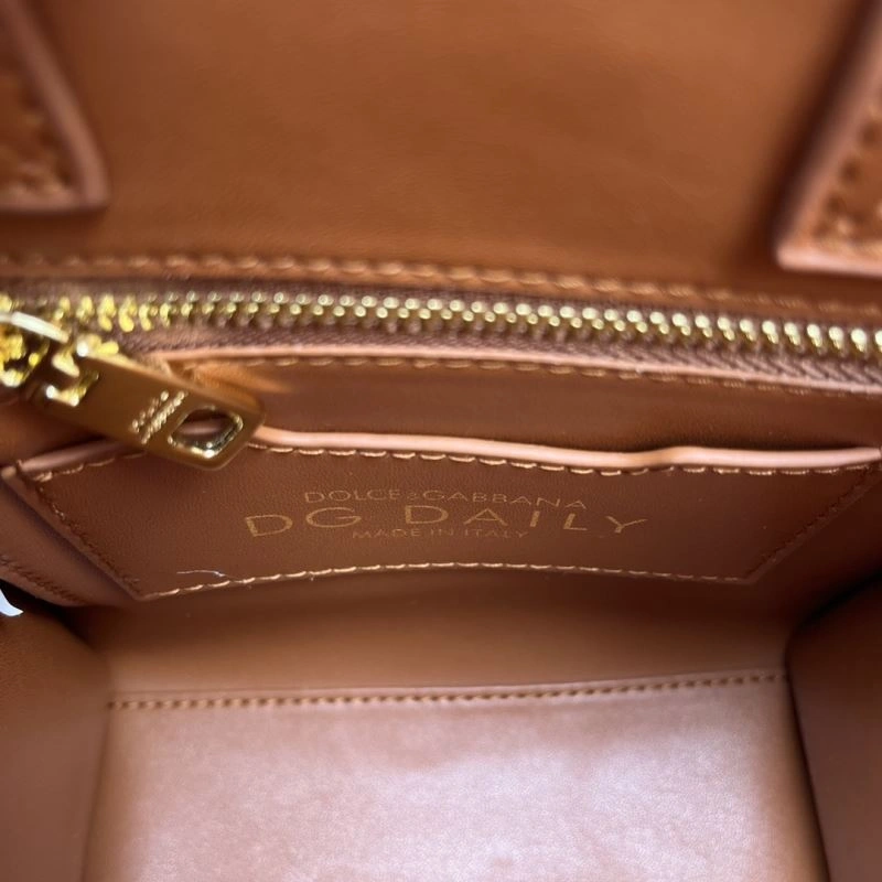 Accurate model Dolce Gabbana Shopping Bags