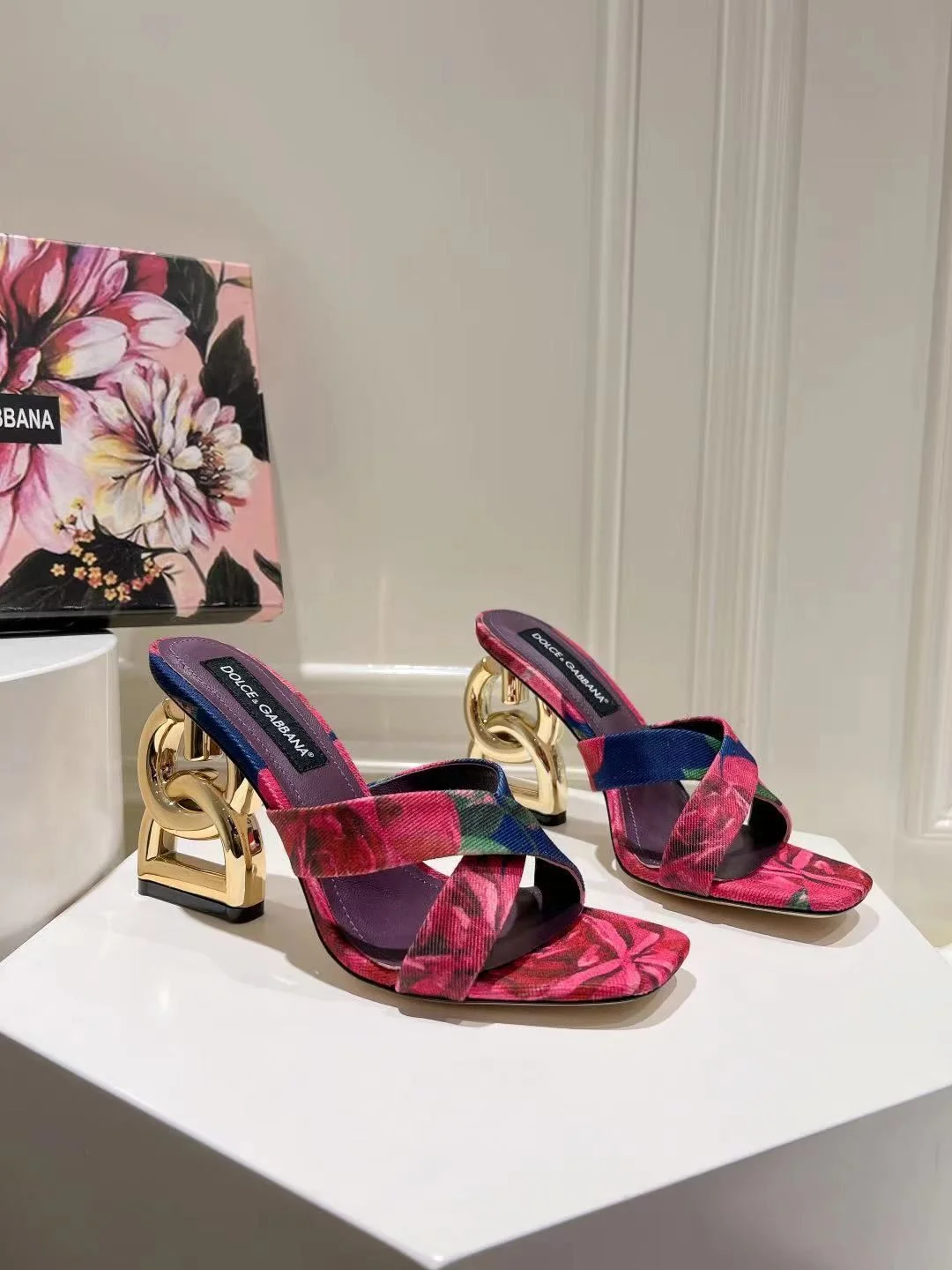 Cut-rate Dolce Gabbana Slippers