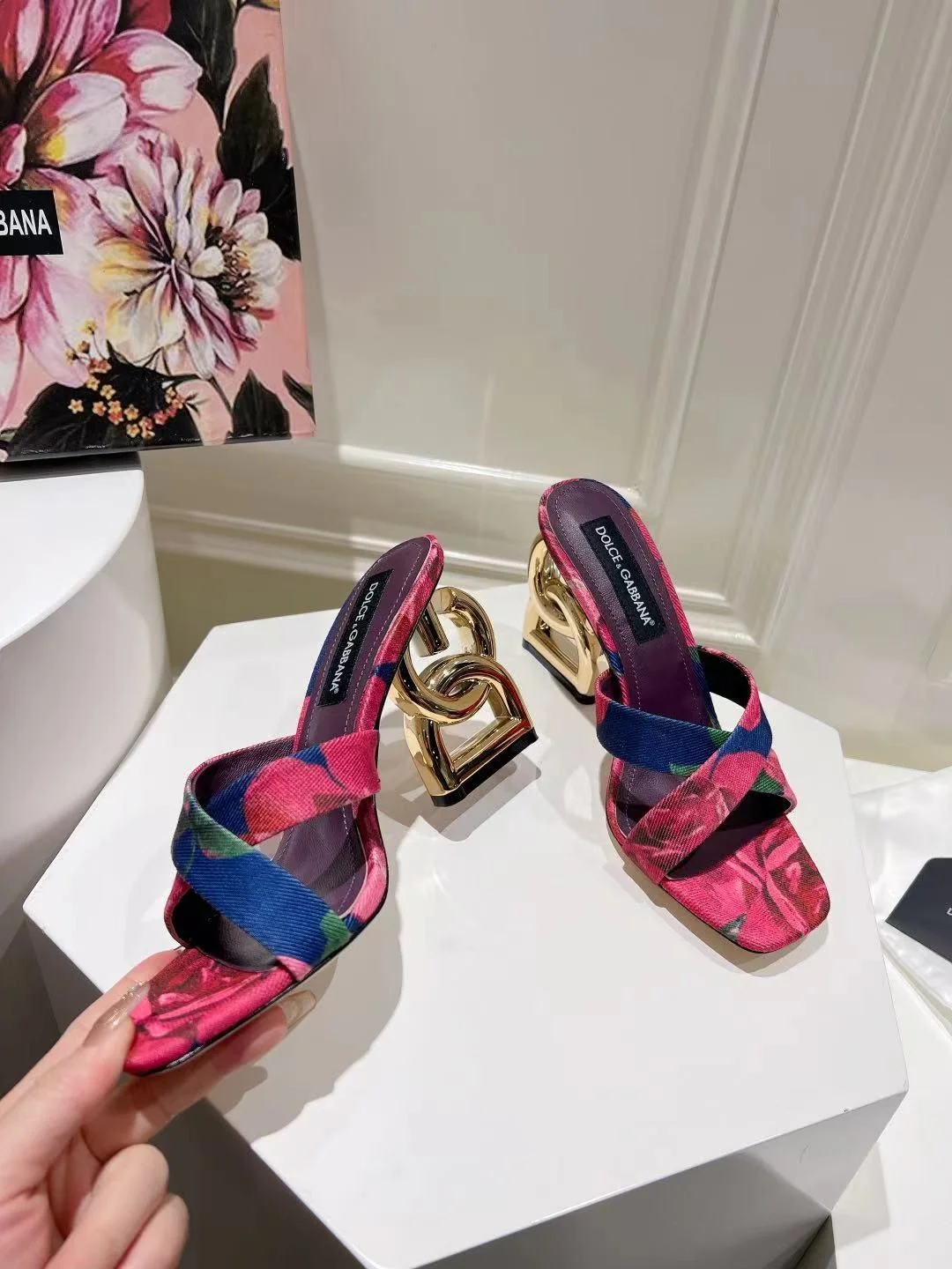 Cut-rate Dolce Gabbana Slippers