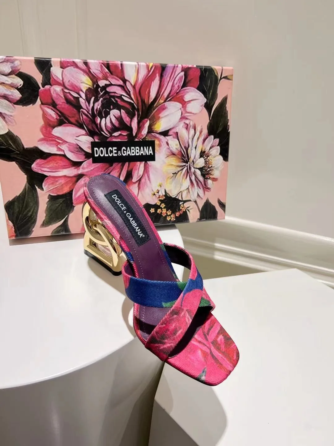 Cut-rate Dolce Gabbana Slippers