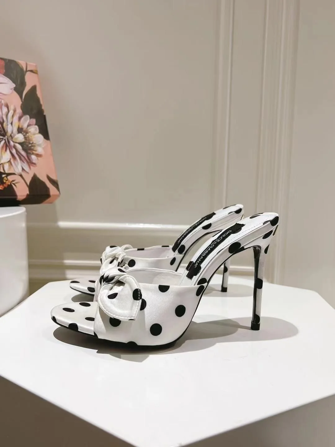 Low-cost Dolce Gabbana Slippers
