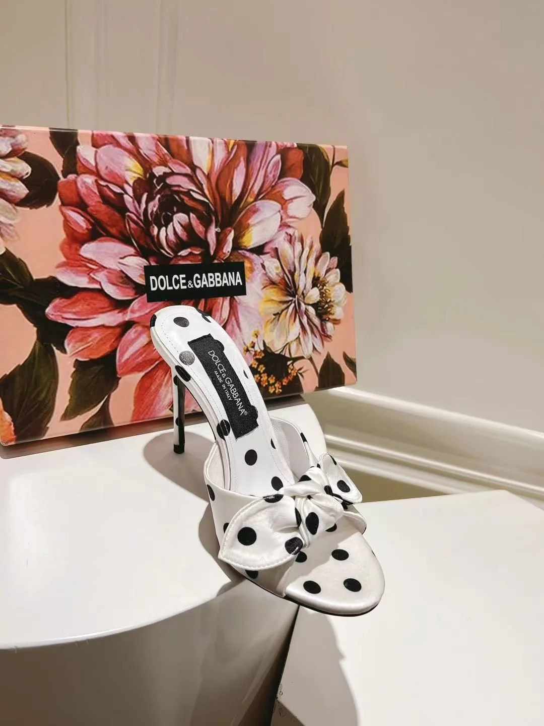 Low-cost Dolce Gabbana Slippers