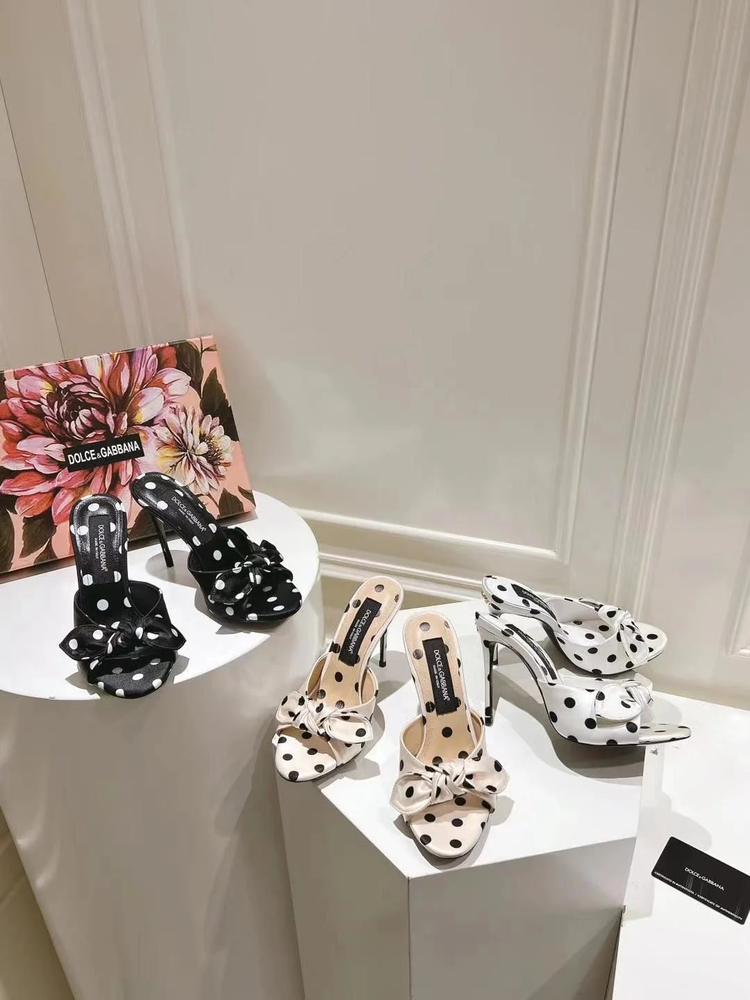 Low-cost Dolce Gabbana Slippers