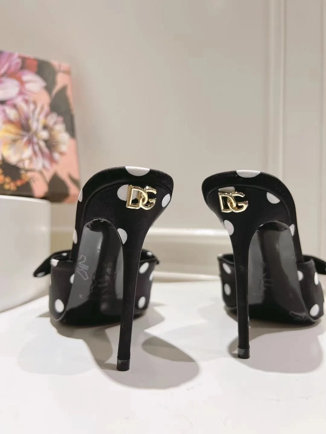 Inexpensive Dolce Gabbana Slippers