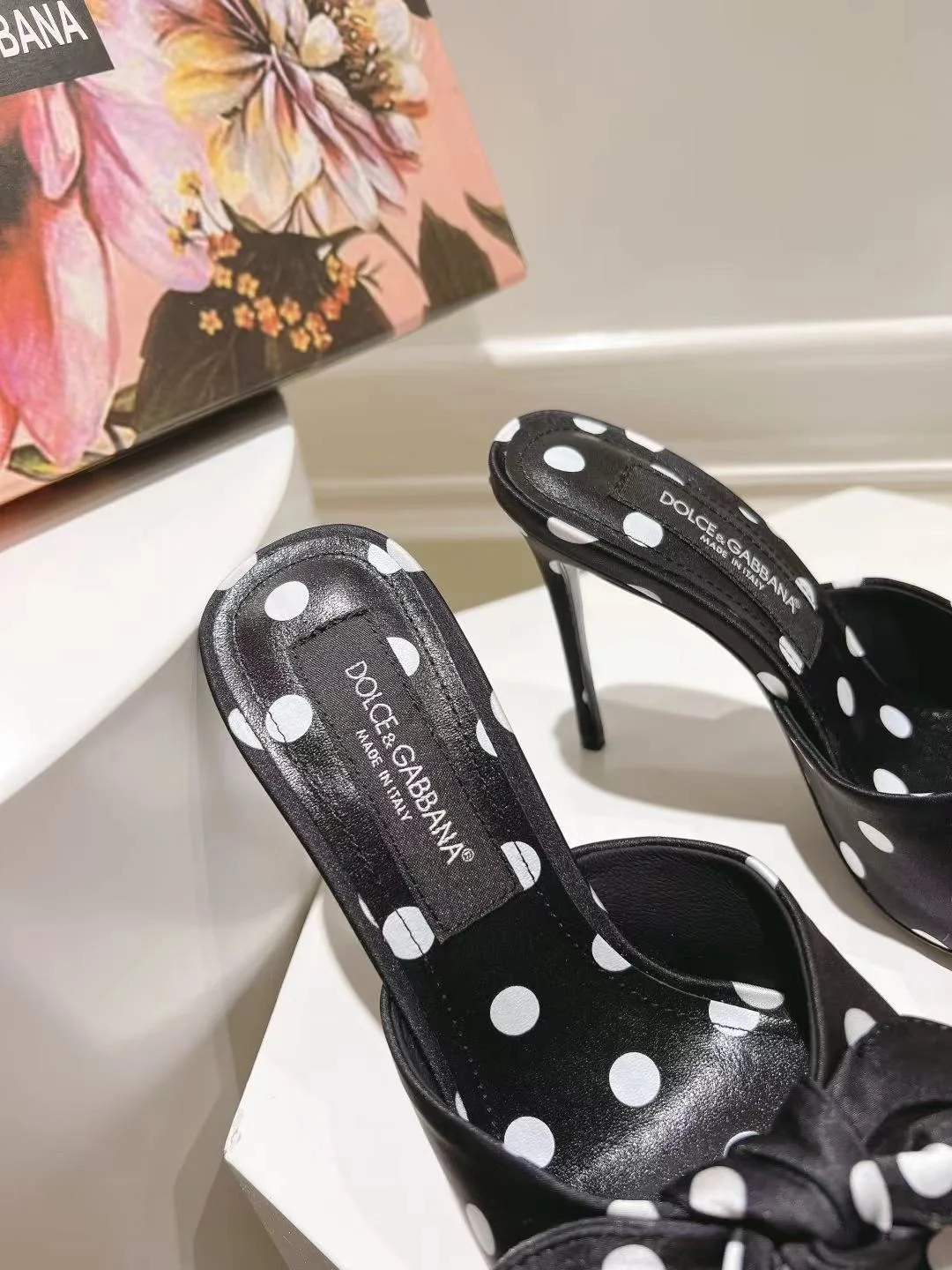 Inexpensive Dolce Gabbana Slippers