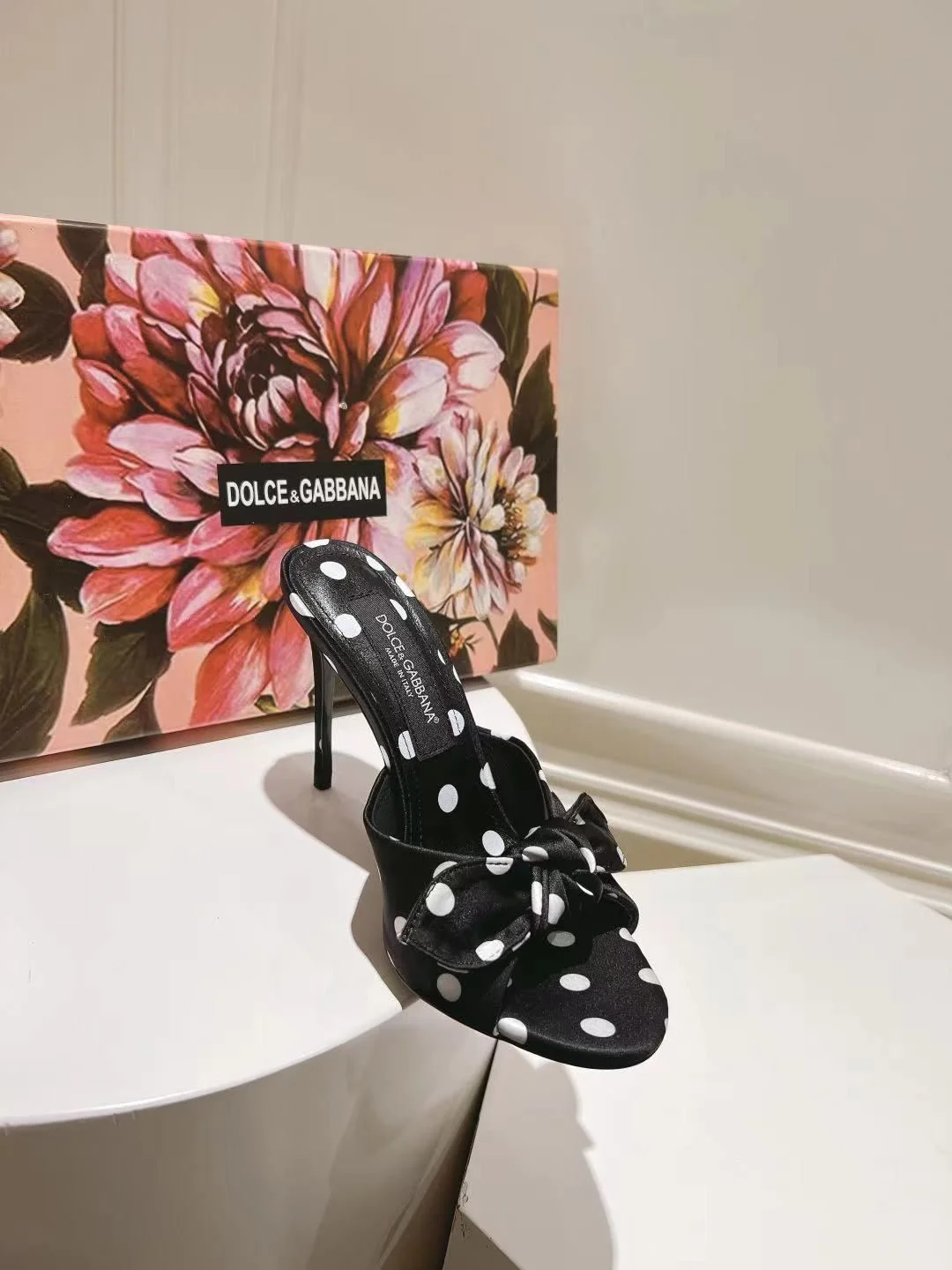 Inexpensive Dolce Gabbana Slippers
