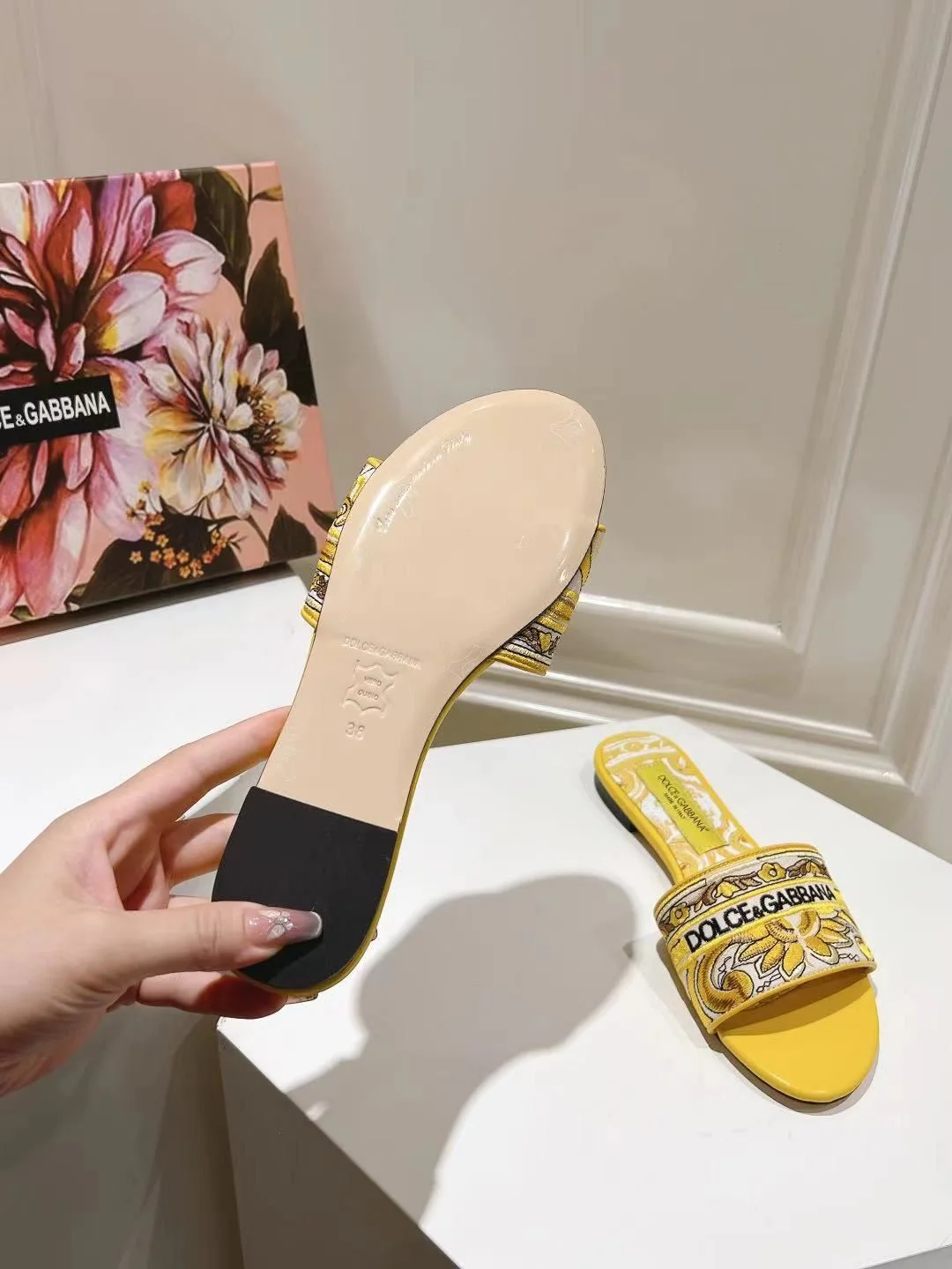 Factory-made Dolce Gabbana Slippers