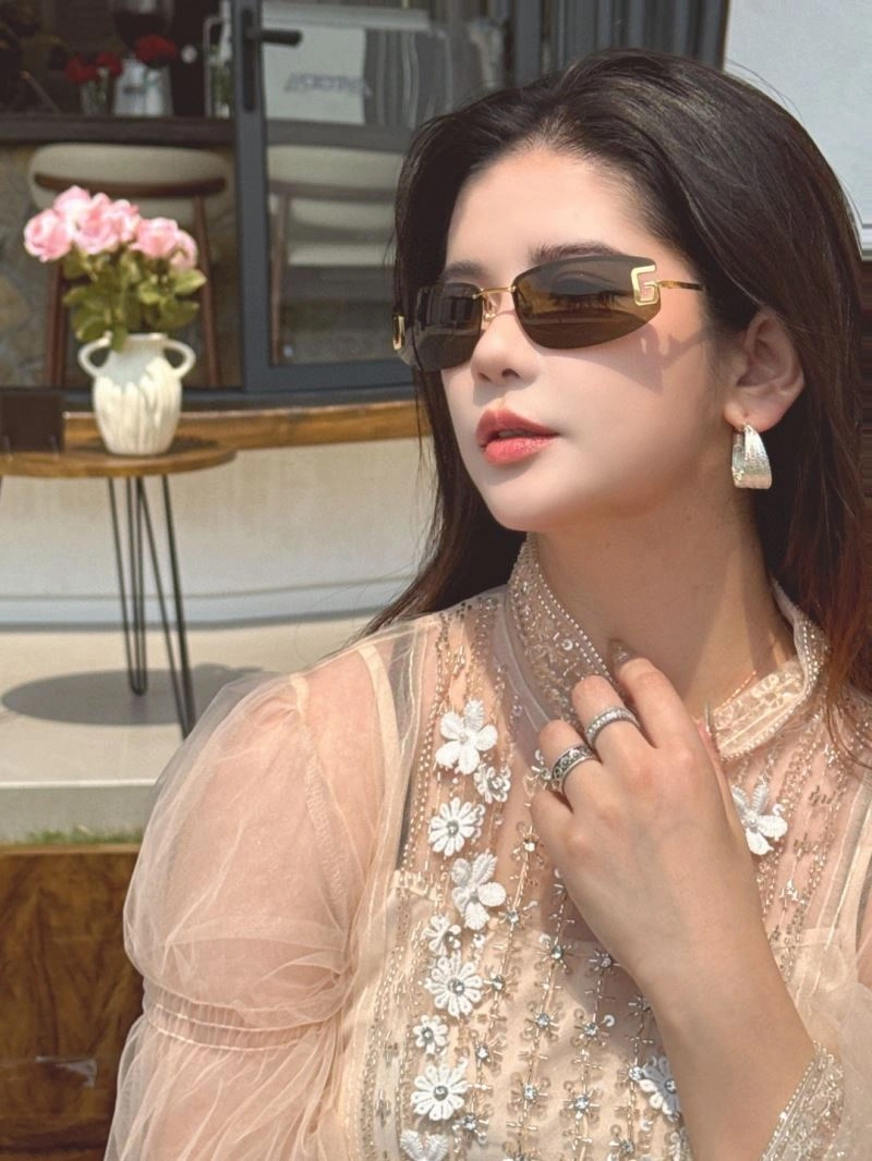Bargain Dolce Gabbana Sunglasses