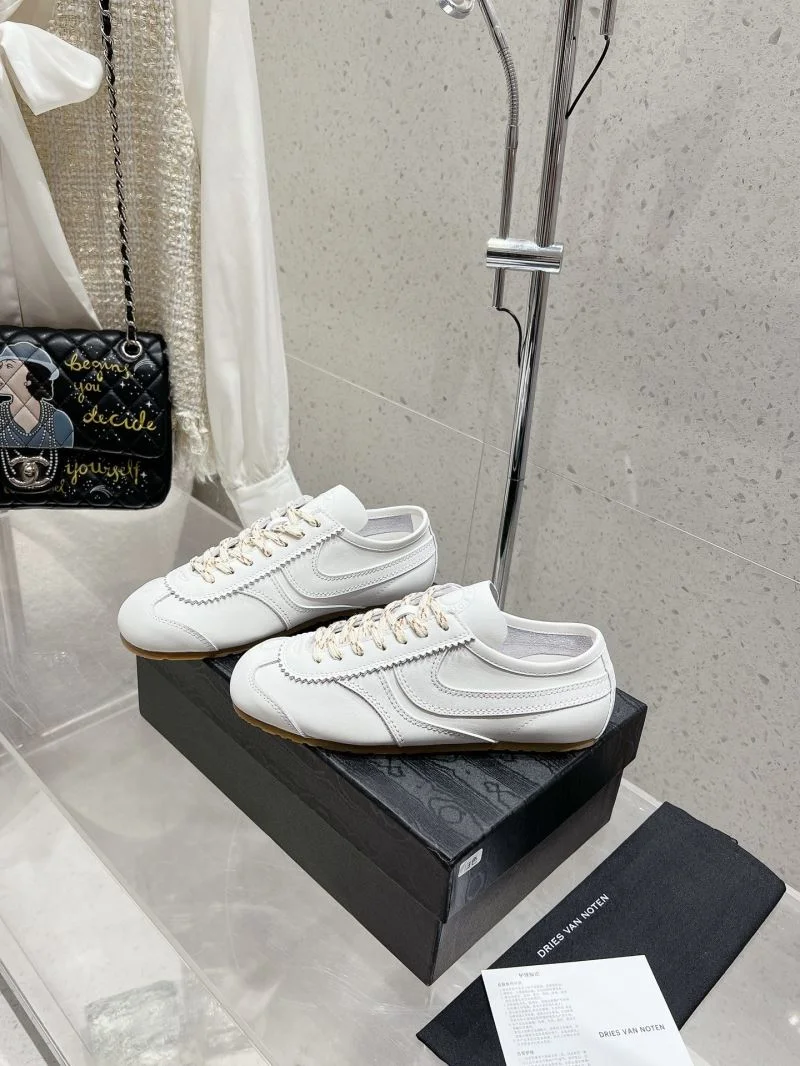 Accurate model Dries Van Noten Shoes