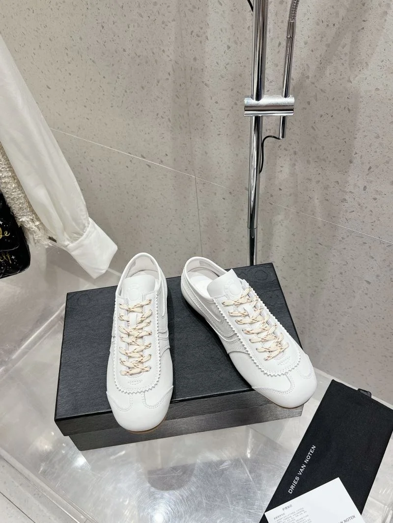 Accurate model Dries Van Noten Shoes