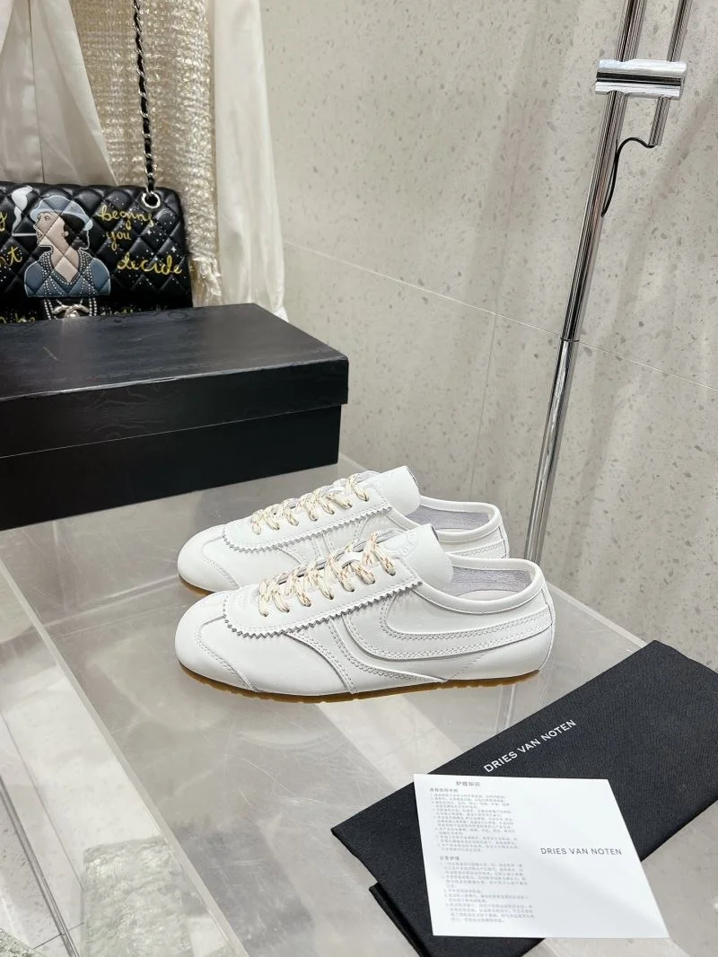 Accurate model Dries Van Noten Shoes