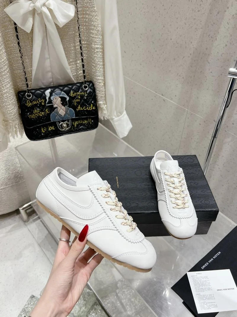 Accurate model Dries Van Noten Shoes