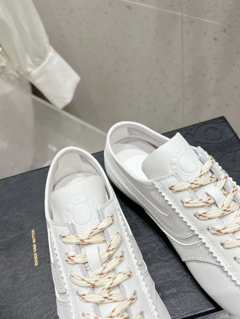 Accurate model Dries Van Noten Shoes