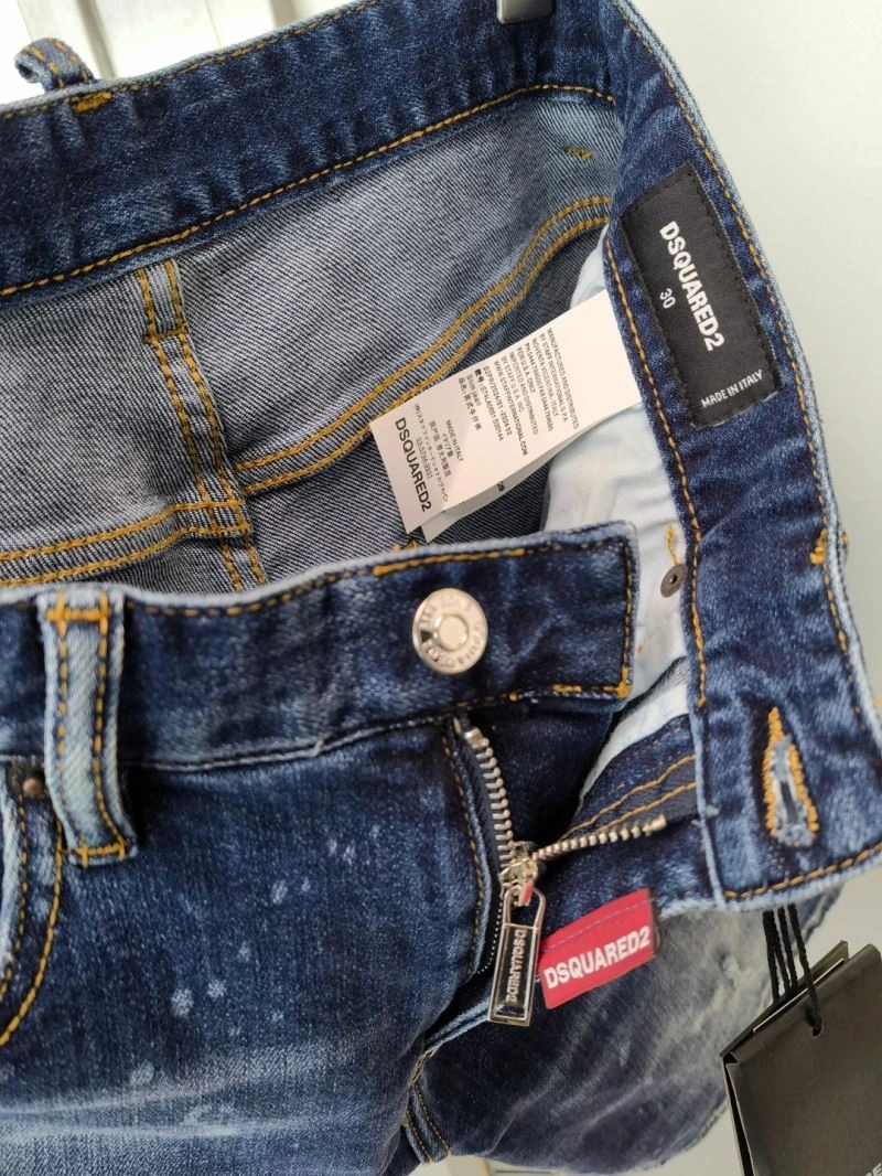 Accurate model Dsquared2 Jeans