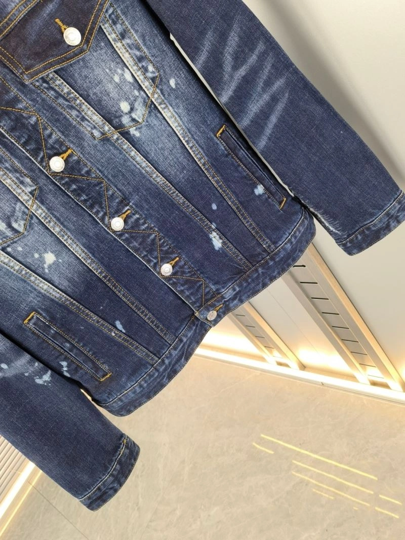Accurate model Dsquared2 Outwear