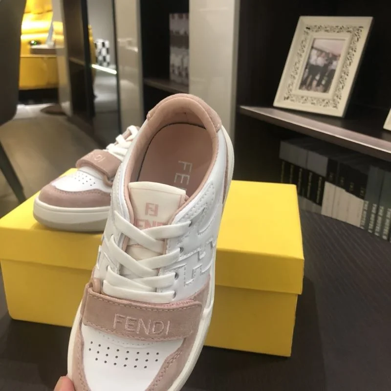 Top mirror FENDI SHOES