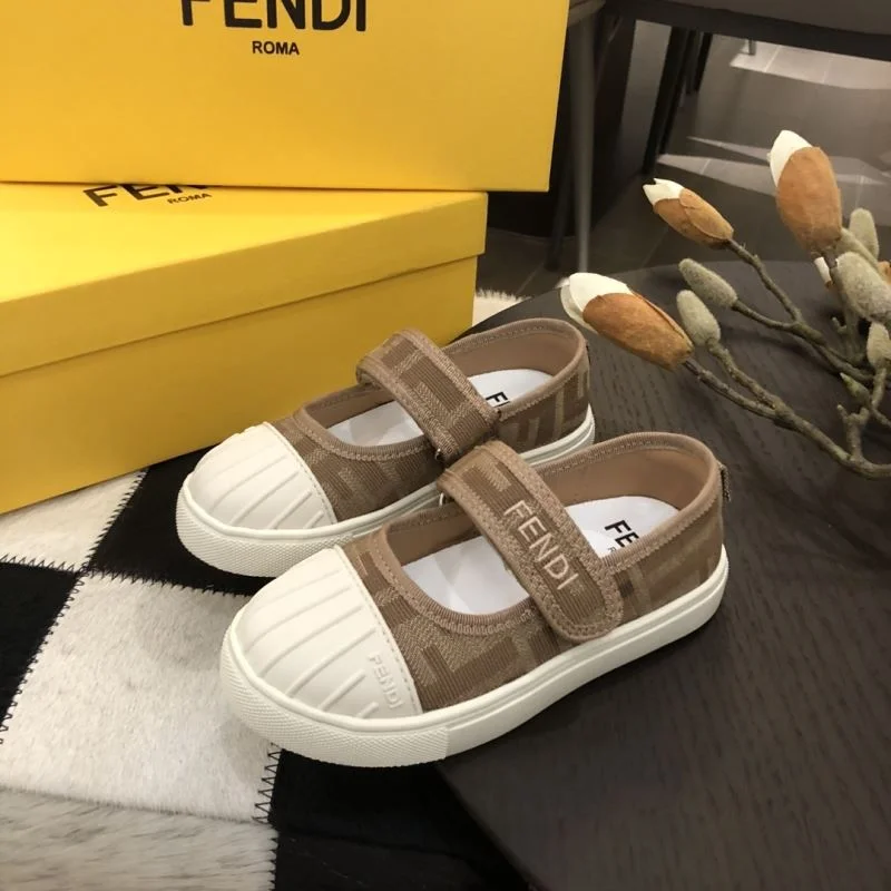 Accurate model FENDI SHOES